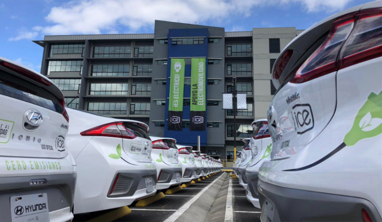 Costa Rica presenta su flota pública de 100 vehículos eléctricos y ...